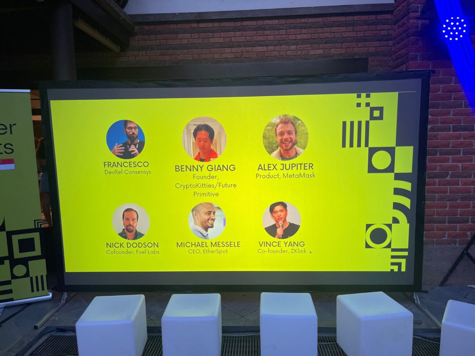 Rent projector and projector screens. Hassle-free and affordable.