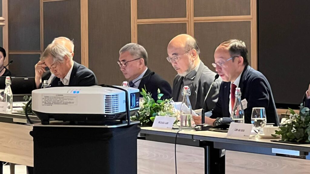 Rent projector and projector screens. Hassle-free and affordable.