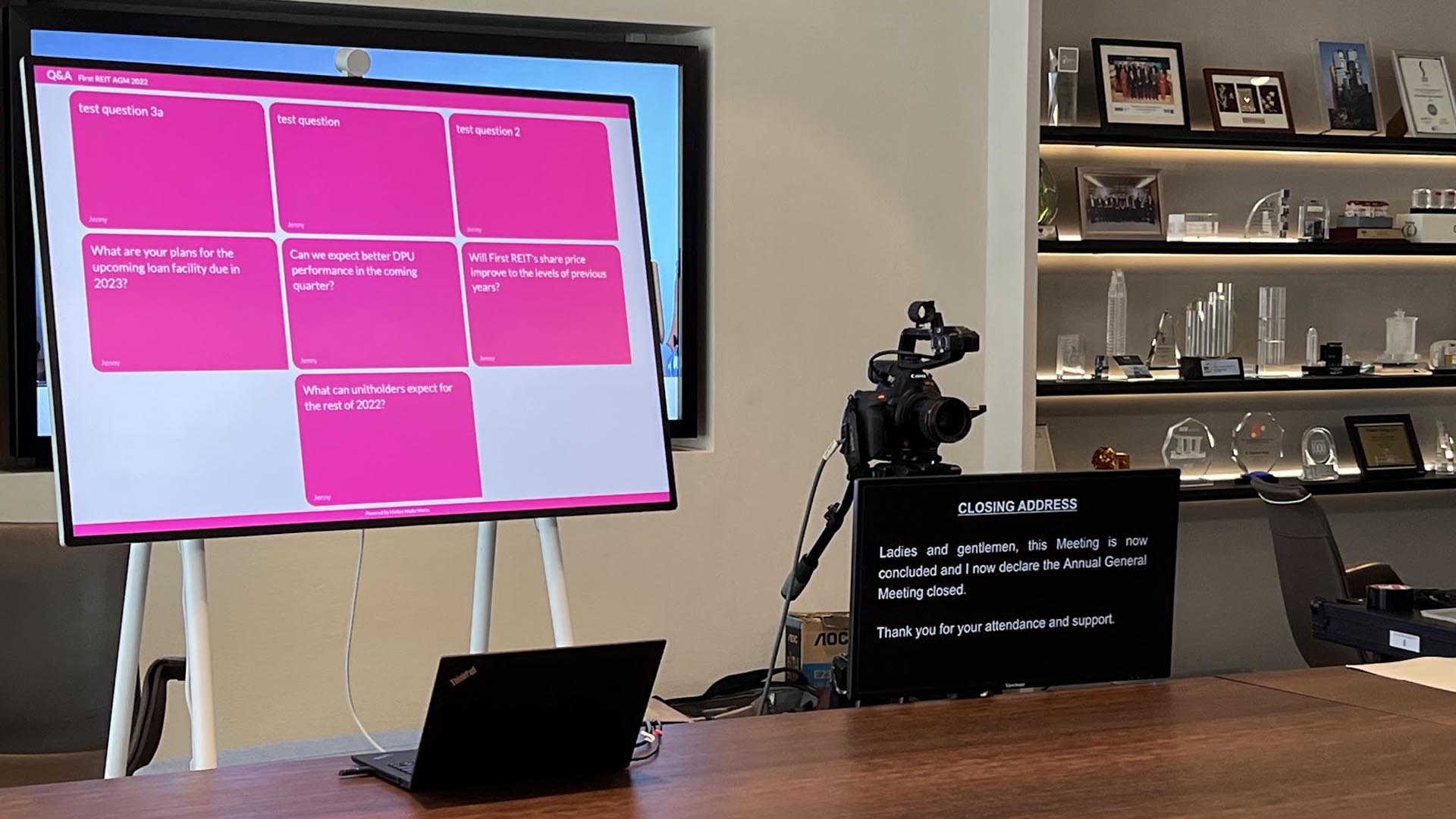 Rent confidence monitors for business conferences and summits