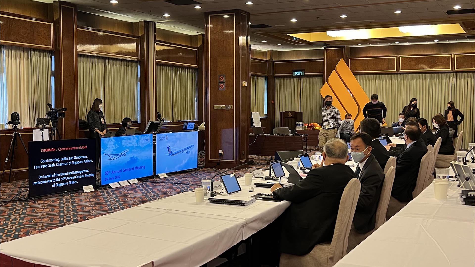 Rent confidence monitors for business conferences and summits