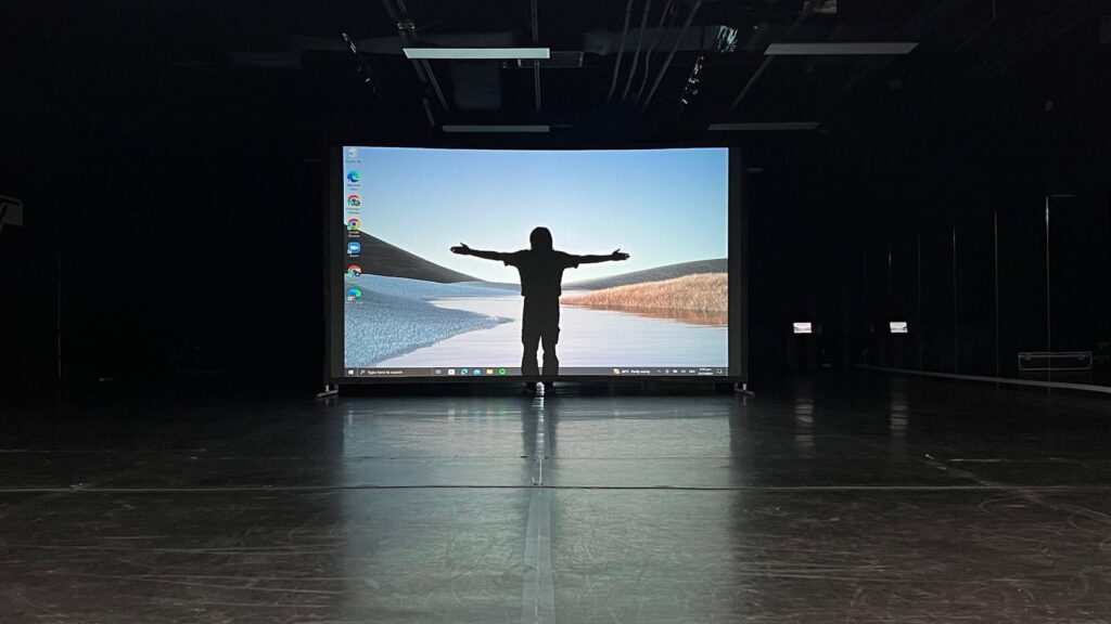 Rent projector and projector screens. Hassle-free and affordable.